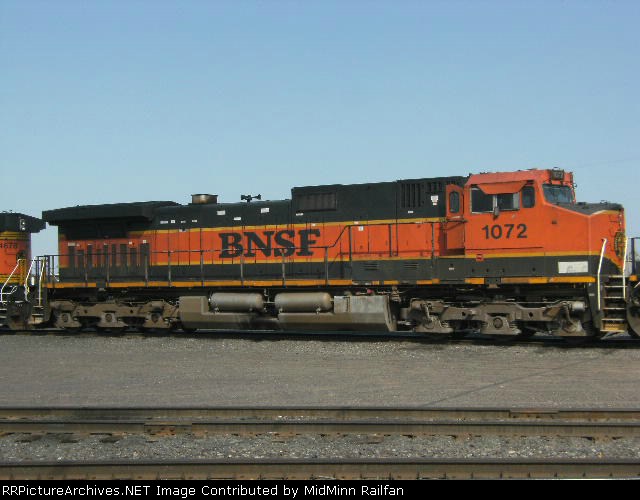 BNSF 1072